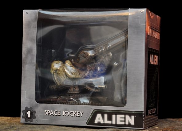 NECA: Cinemachines Alien Space Jockey and Derelict Ship