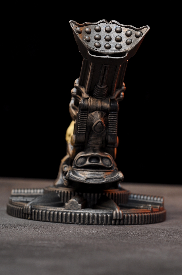 NECA: Cinemachines Alien Space Jockey and Derelict Ship