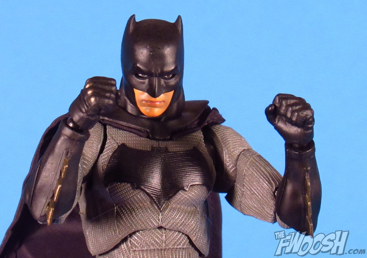 Medicom MAFEX DC Batman Versus Superman Batman Hands 02