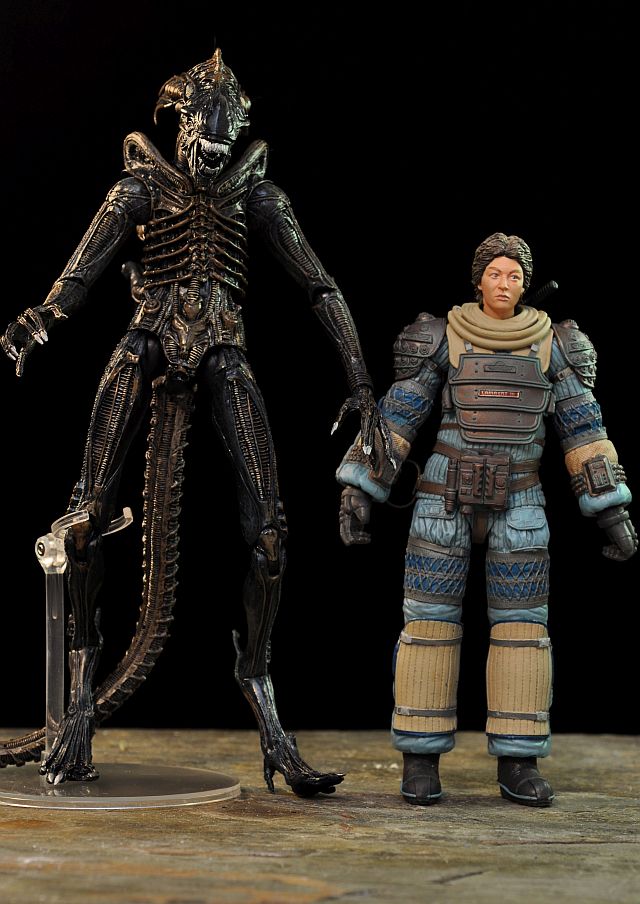 NECA: Alien’s Lambert and Defiance Xenomorph