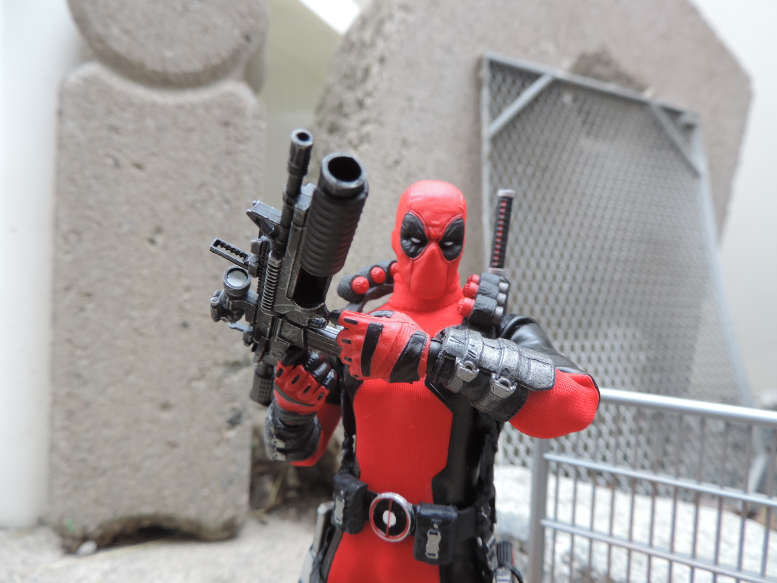 Mezco: One:12 Collective Deadpool (Standard Version)