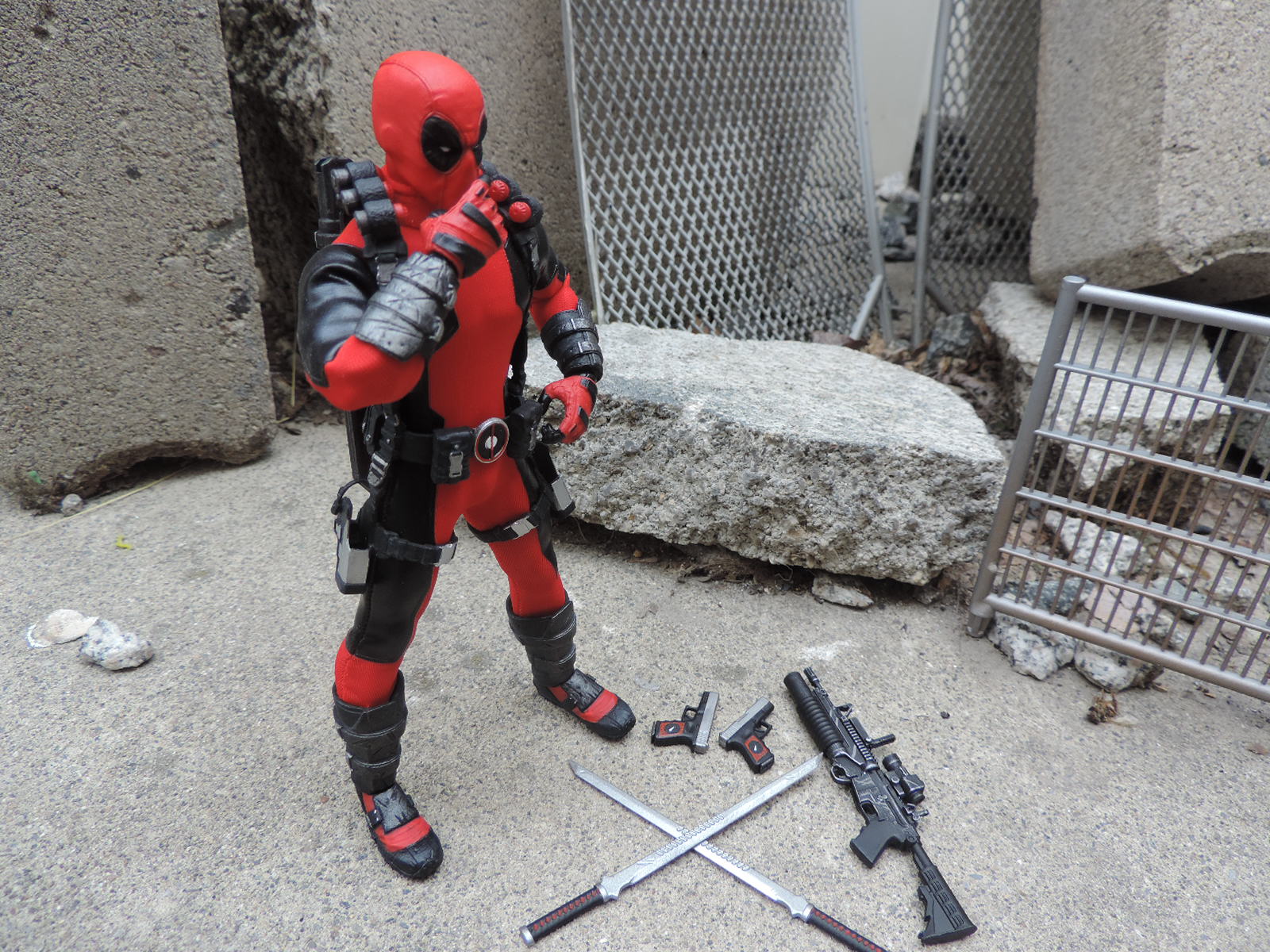 Mezco: One:12 Collective Deadpool (Standard Version)