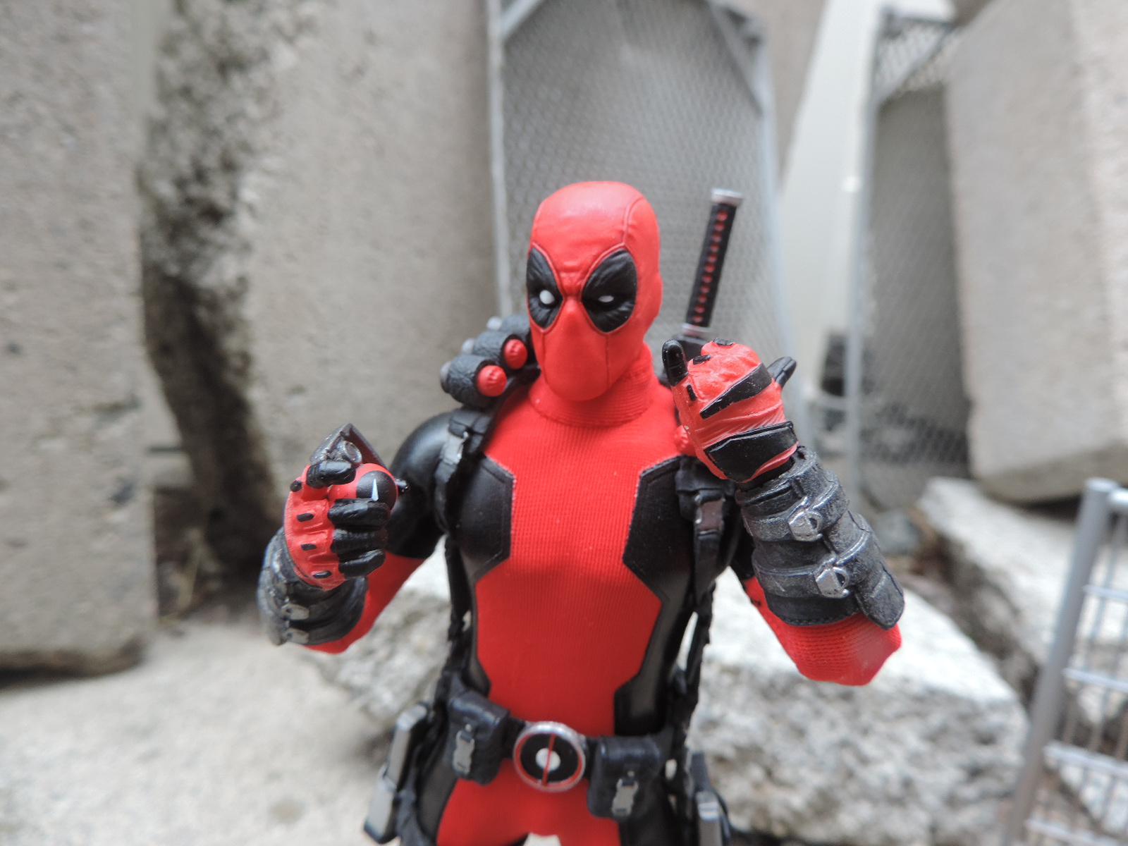 Mezco: One:12 Collective Deadpool (Standard Version)