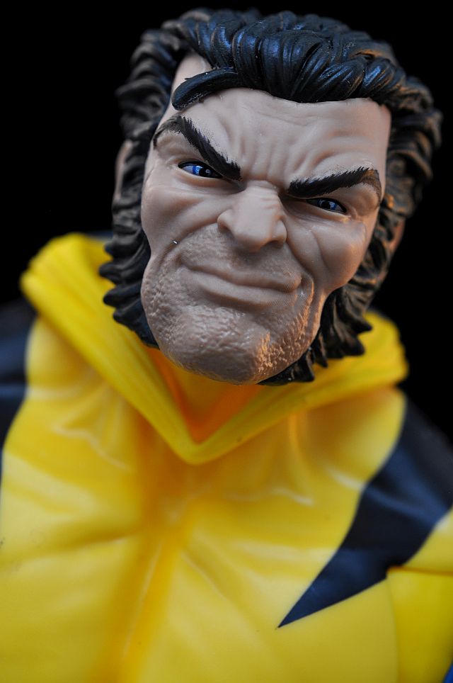 Hasbro: Marvel Legends 12-inch Wolverine