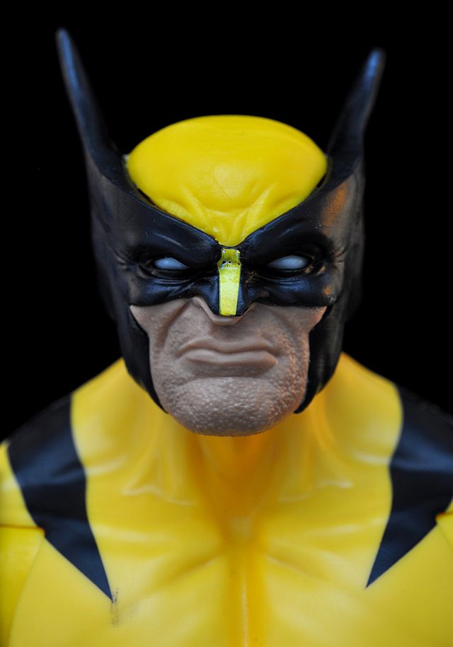Hasbro: Marvel Legends 12-inch Wolverine