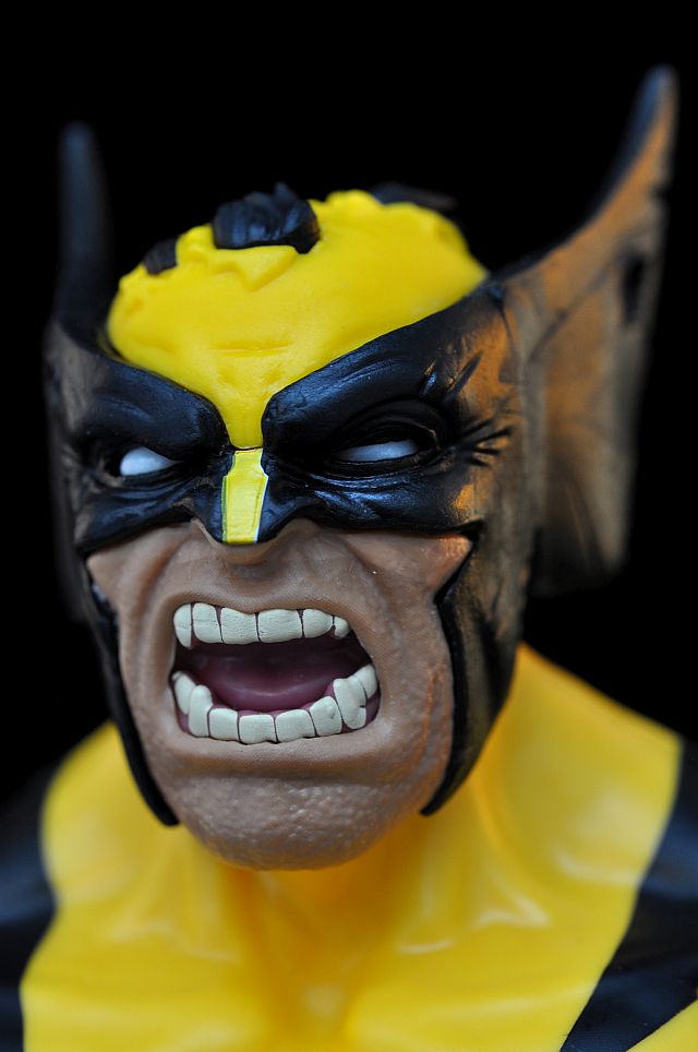 Hasbro: Marvel Legends 12-inch Wolverine