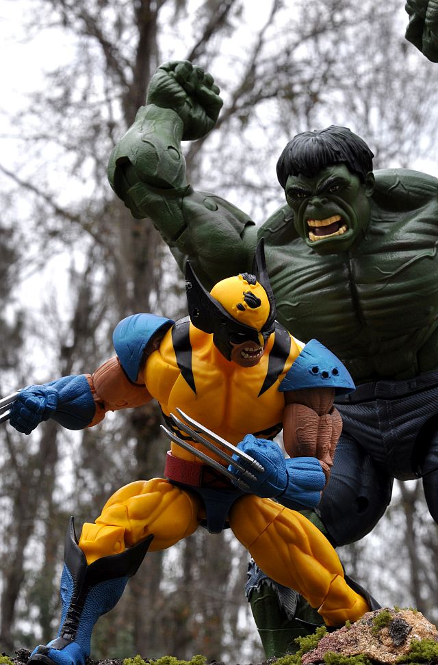 Hasbro: Marvel Legends 12-inch Wolverine