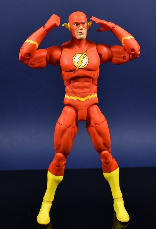 DC Collectibles: DC Essentials Flash and Reverse Flash Review