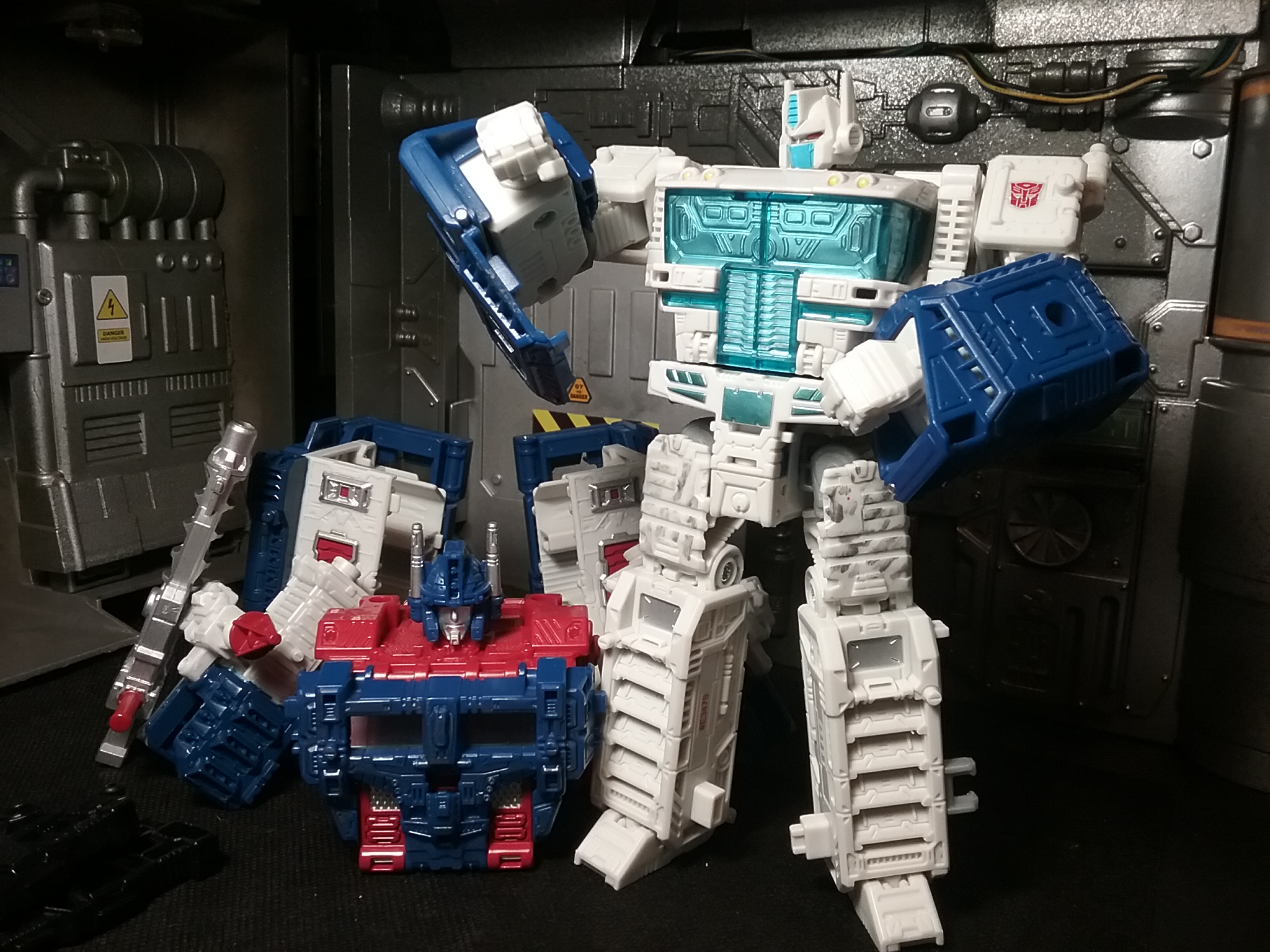 Hasbro: Transformers Siege Ultra Magnus Review