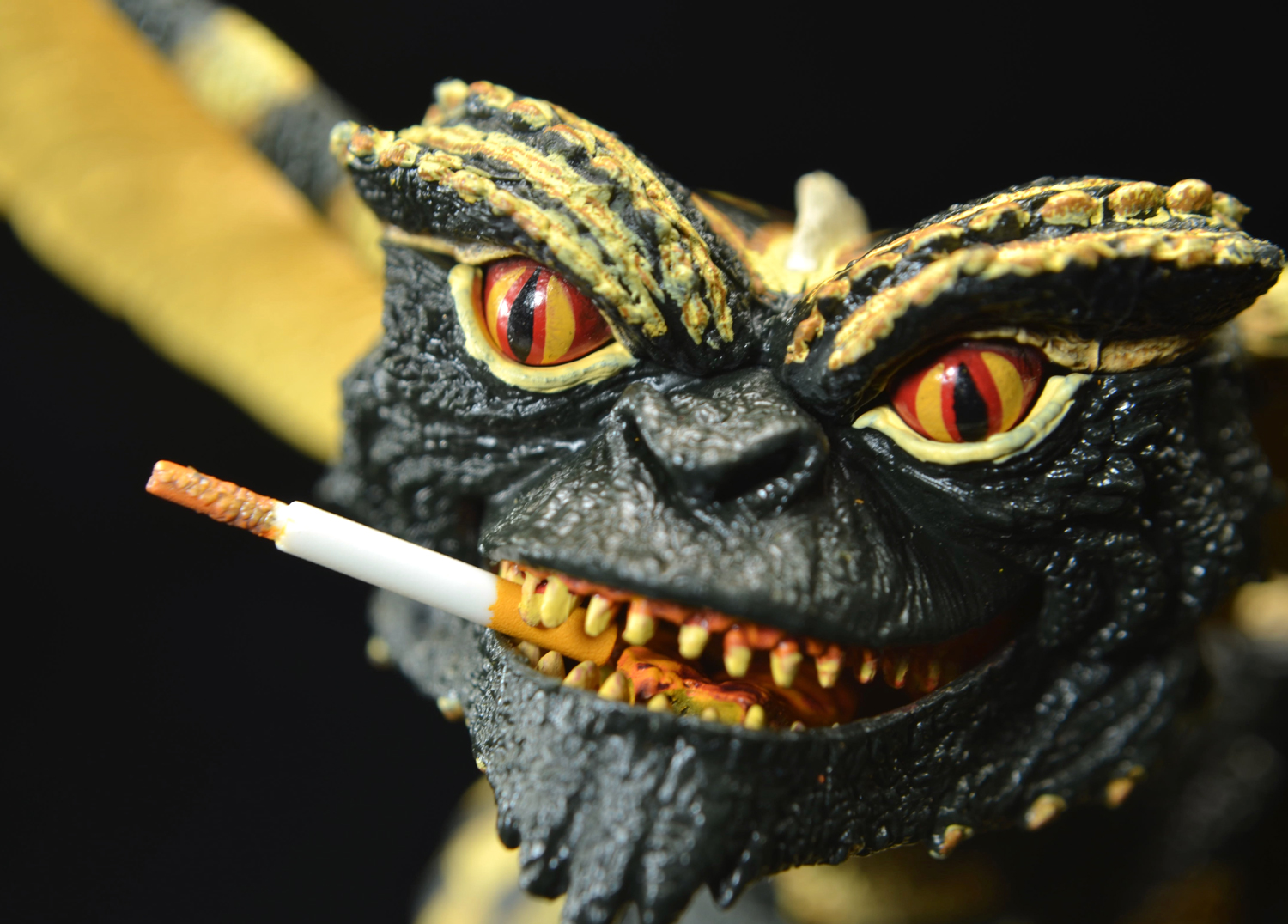 NECA-Reel-Toys-Ultimate-Gremlin-Review-cigarette