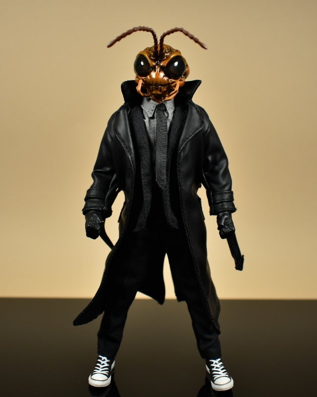 Mezco: One:12 Collective Toyfair Exclusive Gomez “Agent Edition”