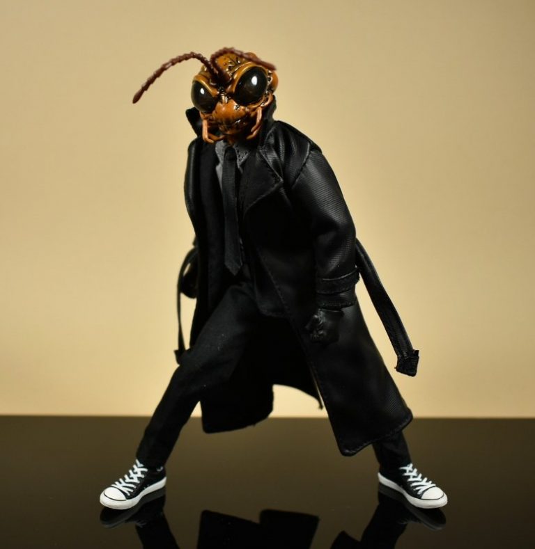 Mezco: One:12 Collective Toyfair Exclusive Gomez “Agent Edition”