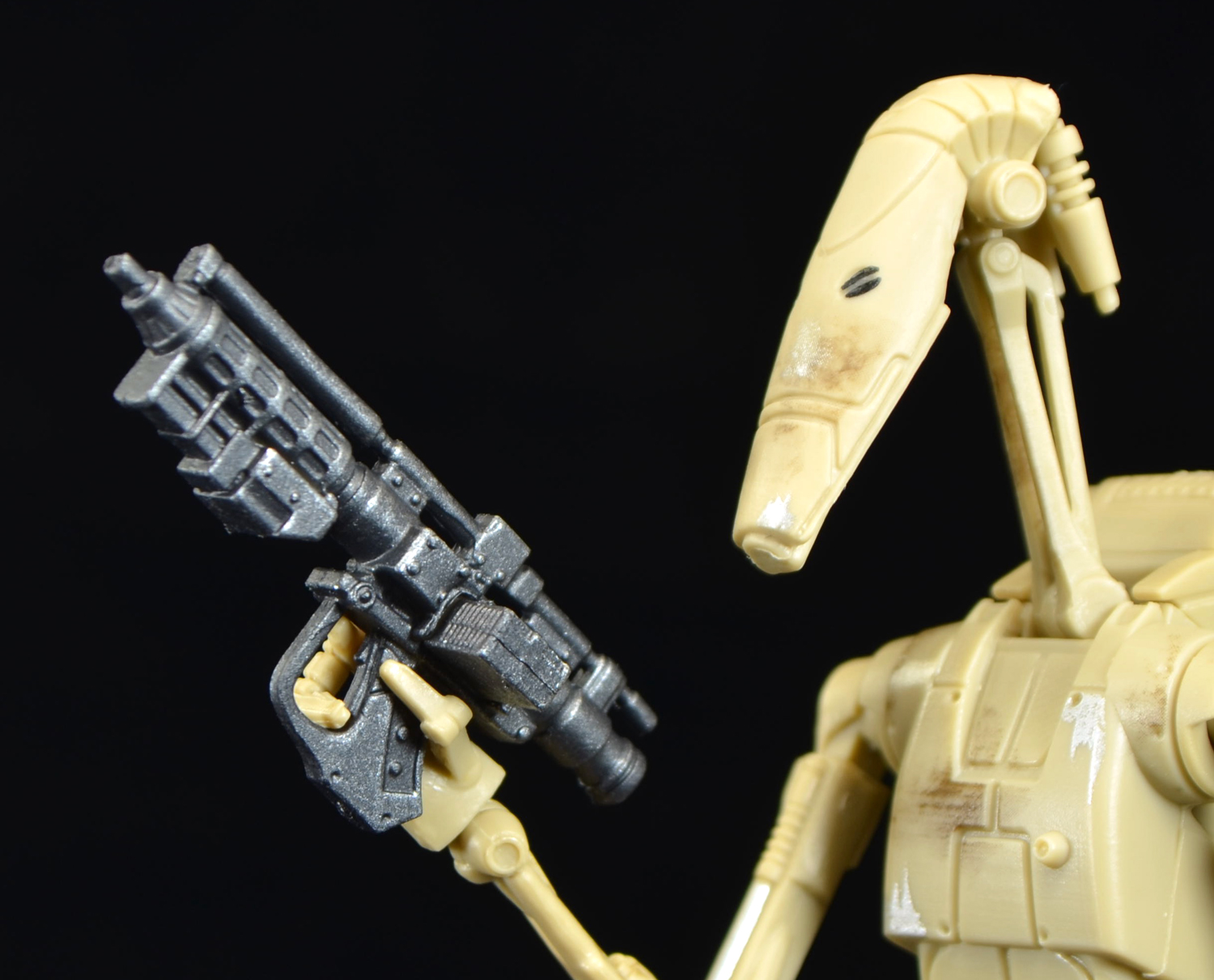 Hasbro-Star-Wars-Black-Series-Battle-Droid-Review-blaster