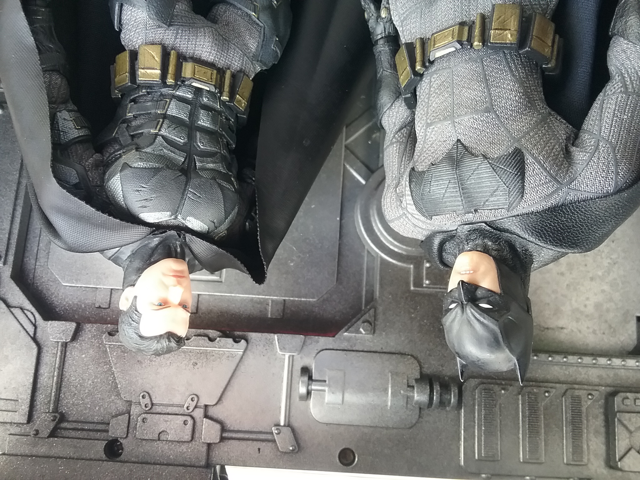 Mezco: One:12 Collective Onyx Edition Batman Sovereign Knight Review