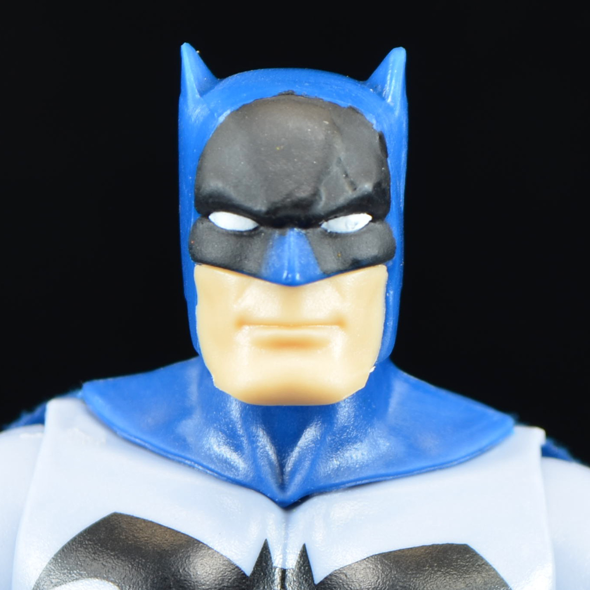 Mattel-DC-80-Years-of-Batman-SDCC-Exlcusive-Review-batman-close