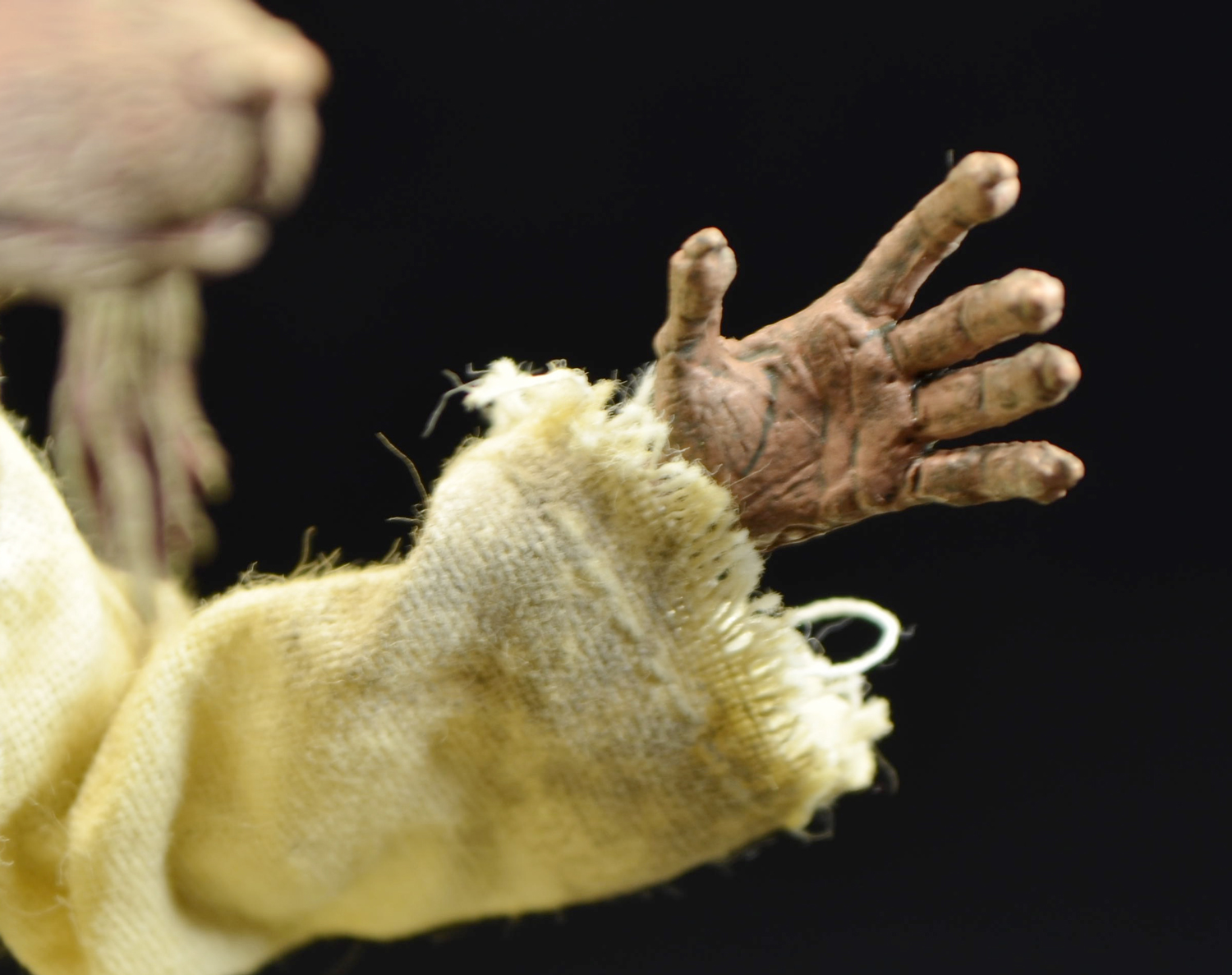 NECA-TMNT-Movie-Capture-of-Splinter-SDCC-Set-Review-splinter-hand