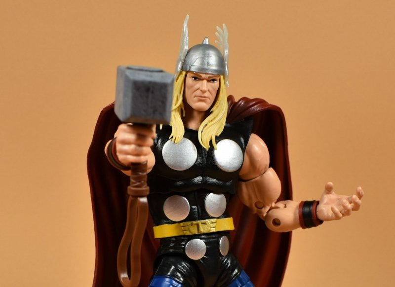 Hasbro: Marvel Legends 80th Anniversary Thor Review