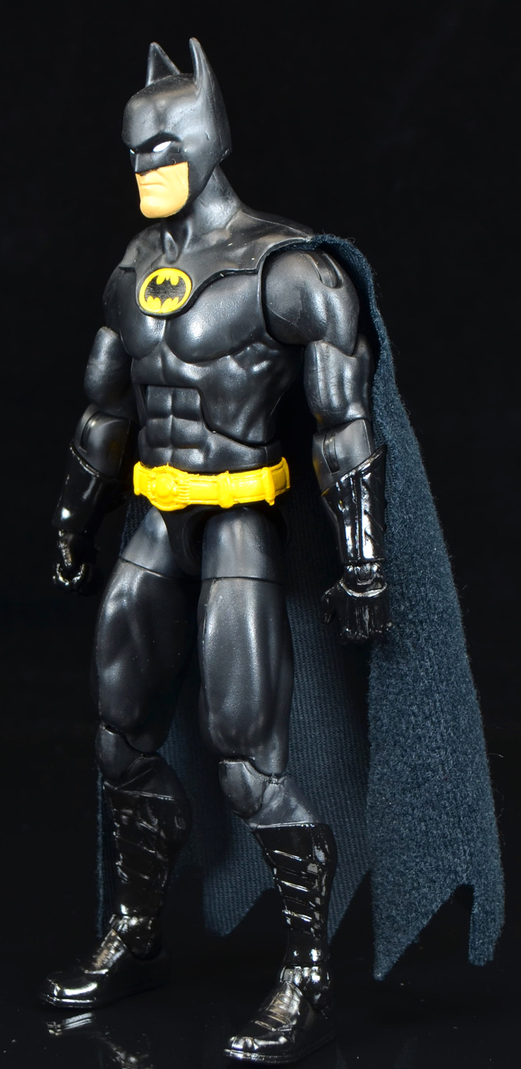 Mattel-DC-Multiverse-80th-Anniversary-Batman-Review-turn-2