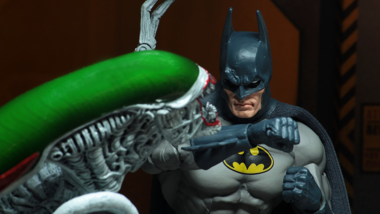 NECA: NYCC Exclusive DC/Dark Horse Batman vs “Joker” Alien Promotional ...