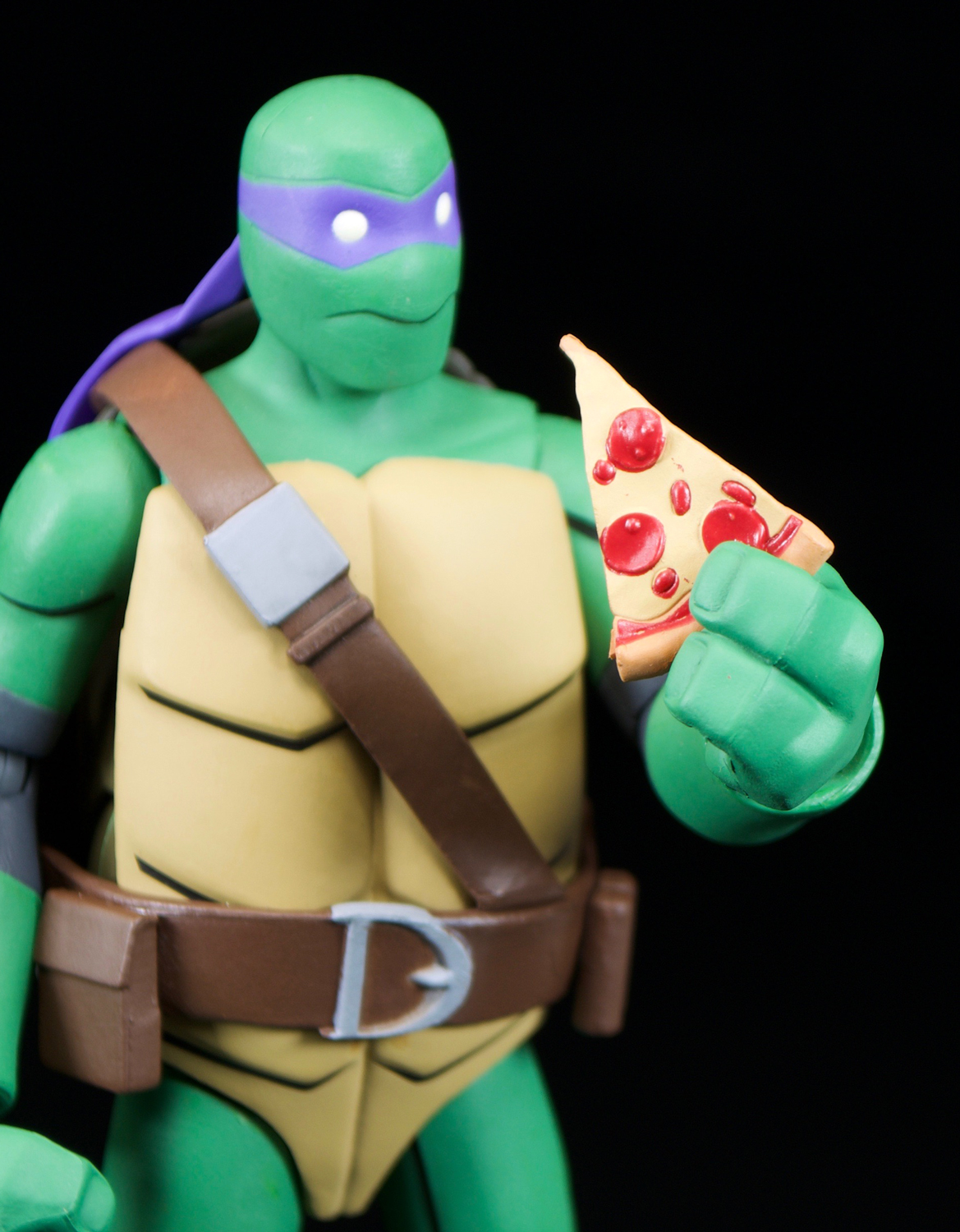 DC-Collectibles-Batman-Vs-TMNT-Donatello-Review-pizza