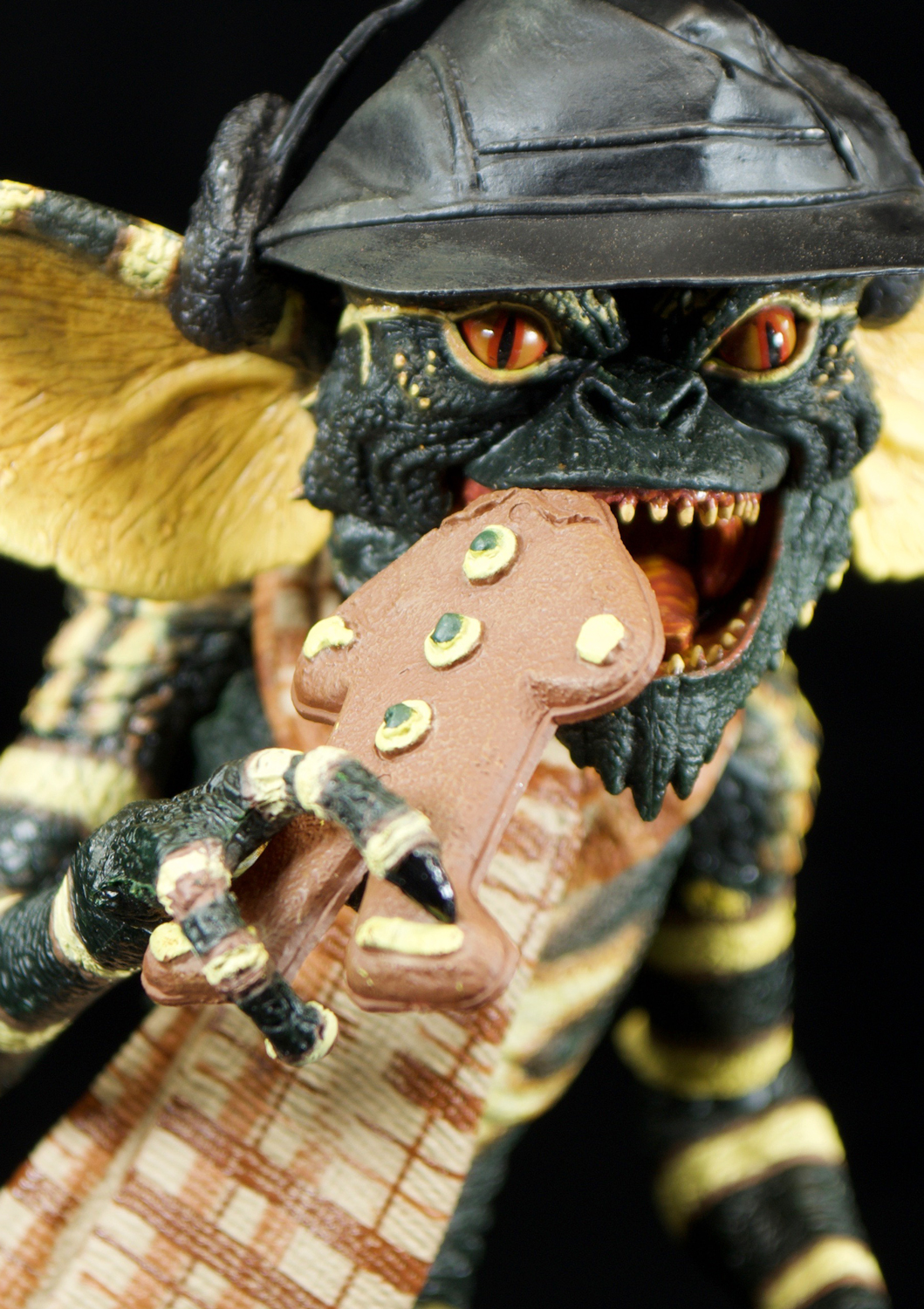 NECA-Winter-Gremlins-Target-Two-Pack-Review-gingerbread-2