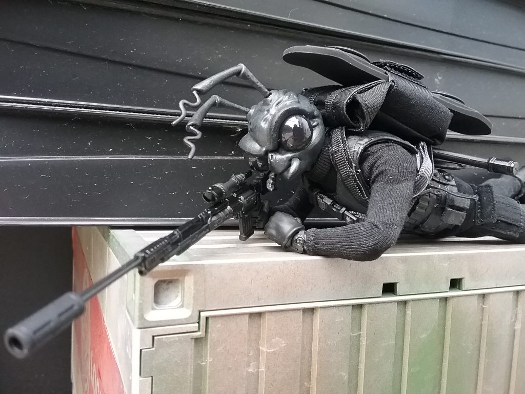 Mezco One:12 Showdown: Lone Roach vs Stealth Ops Gomez