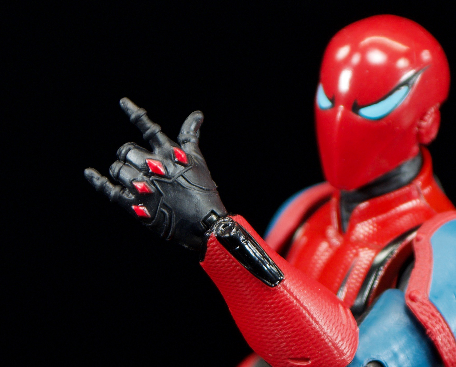 Hasbro-Marvel-Legends-Demogoblin-Series-Spider-Armor-MK-III-Review-hand