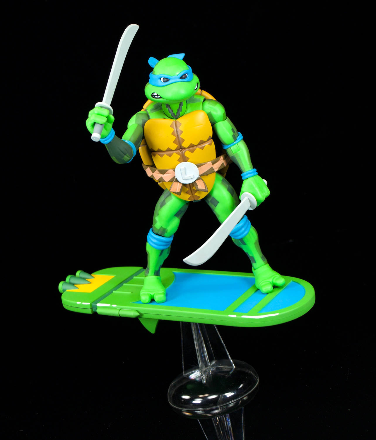 NECA-Teenage-Mutant-Ninja-Turtles-in-Time-Leonardo-Review-hoverboard-1