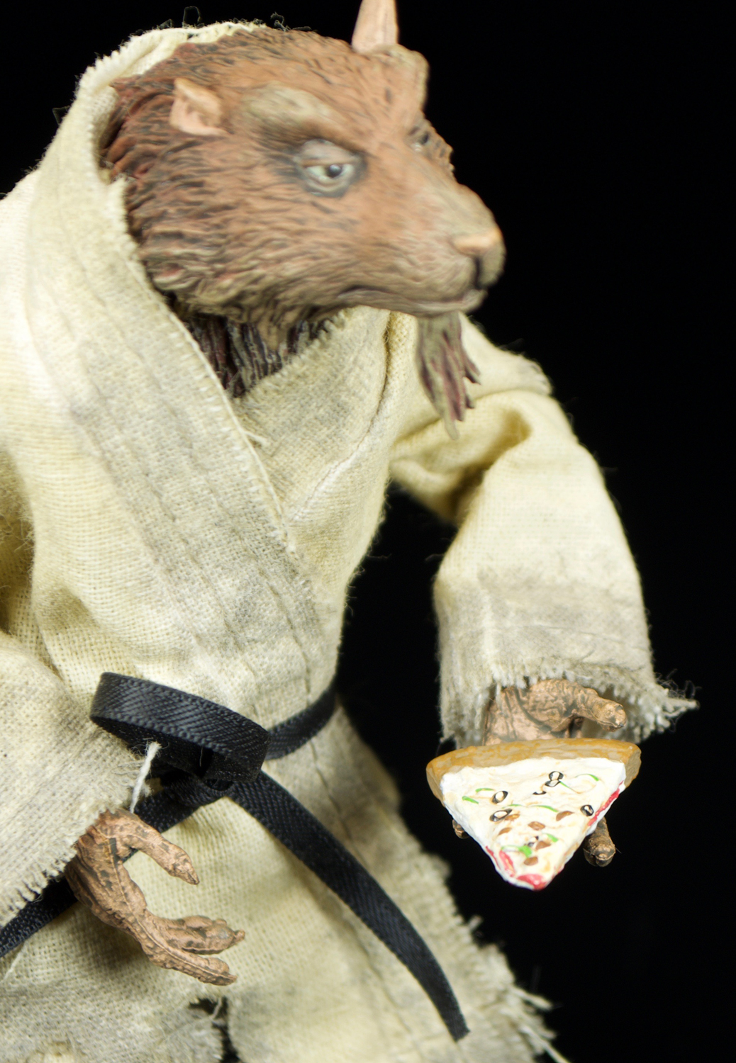 NECA-Teenage-Mutant-Ninja-Turtles-Movie-Splinter-Review-pizza