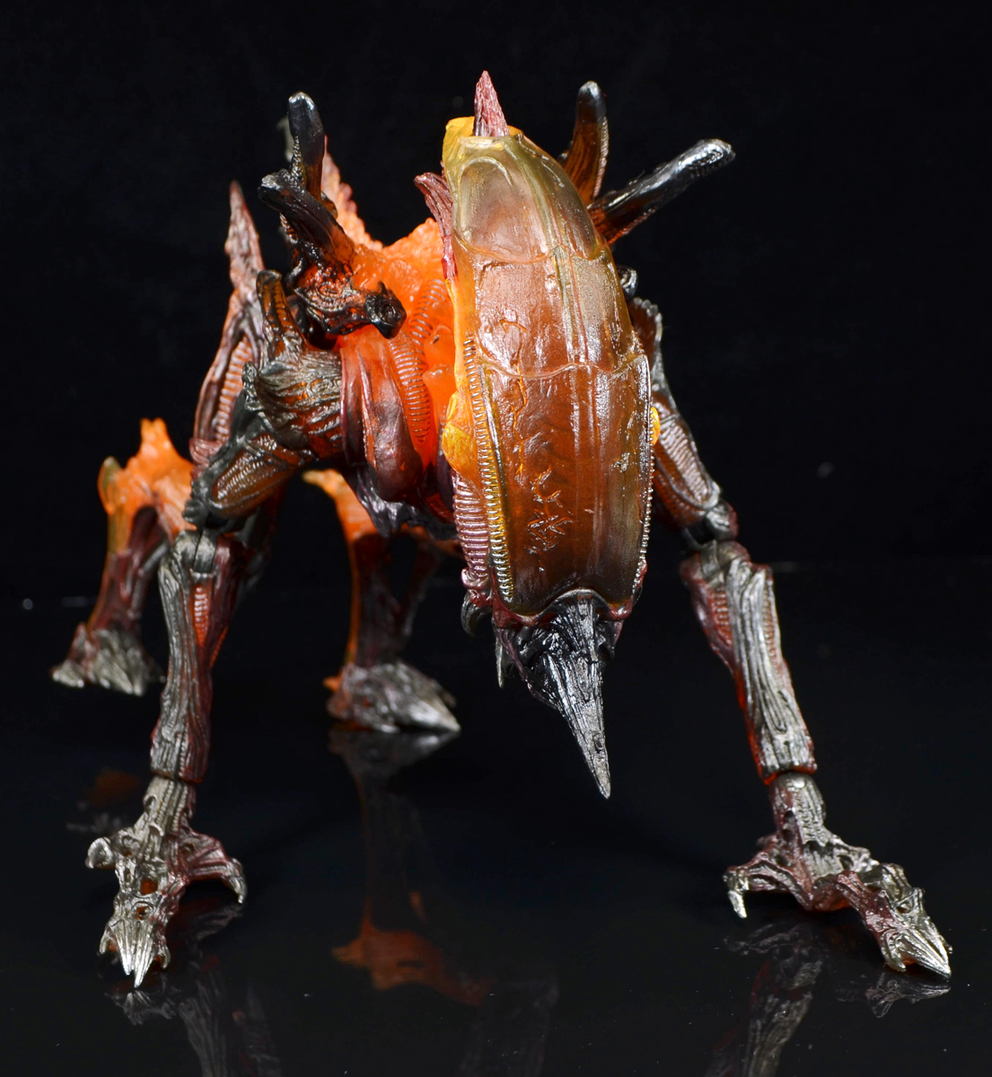 NECA-Aliens-Rhino-Alien-Review-turn-1