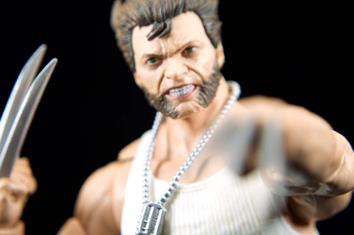 Hasbro-Marvel-Legends-Fox-X-Men-Wolverine-Review-claws-low
