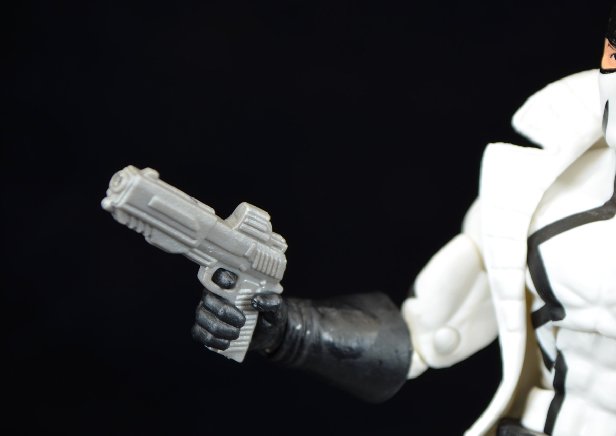 Hasbro-Marvel-Legends-Nimrod-Three-Pack-Review-Fantomex-gun