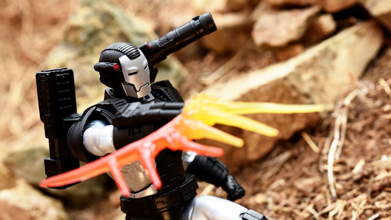Hasbro: Marvel Legends Deluxe War Machine Review