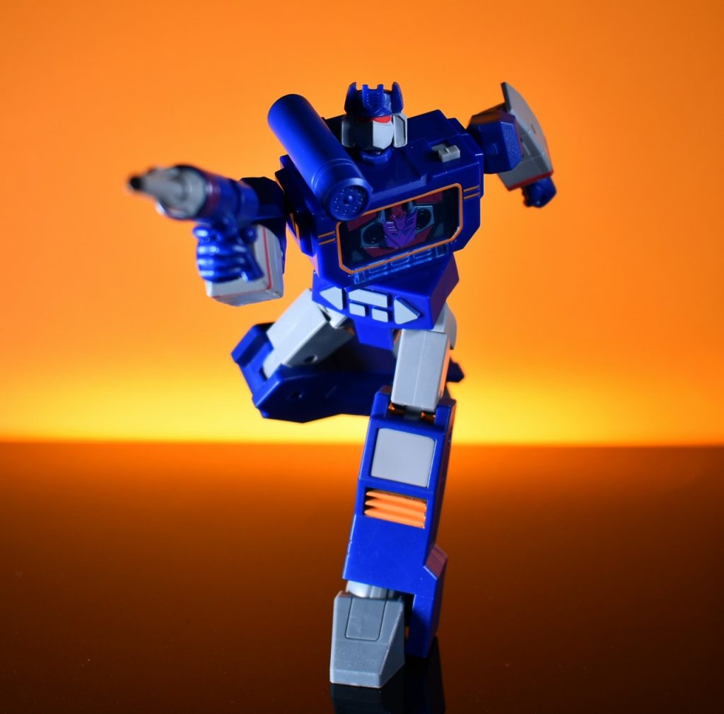 Hasbro: Transformers R.E.D. Soundwave Review