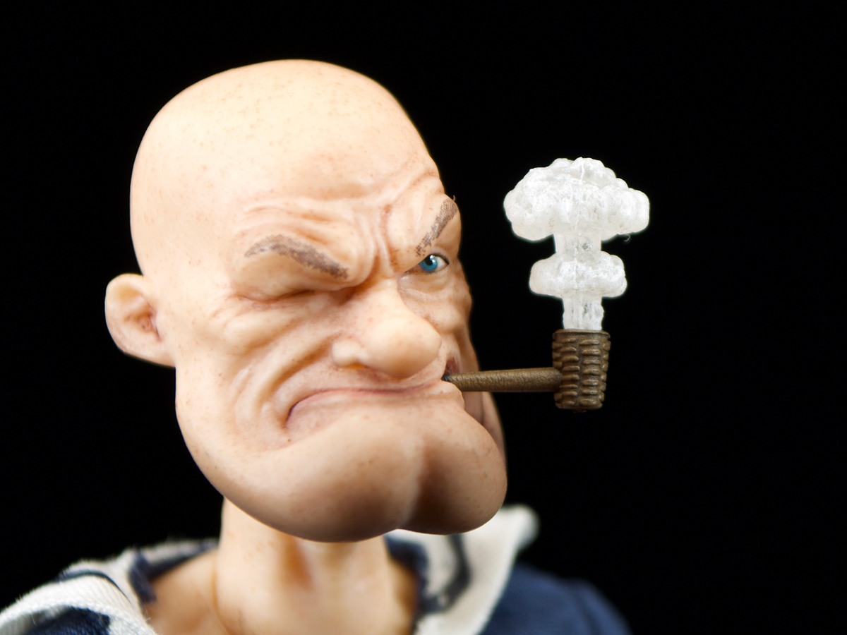 Mezco-One-12-Collective-Popeye-Stormy-Seas-Ahead-Review-pipe-puff