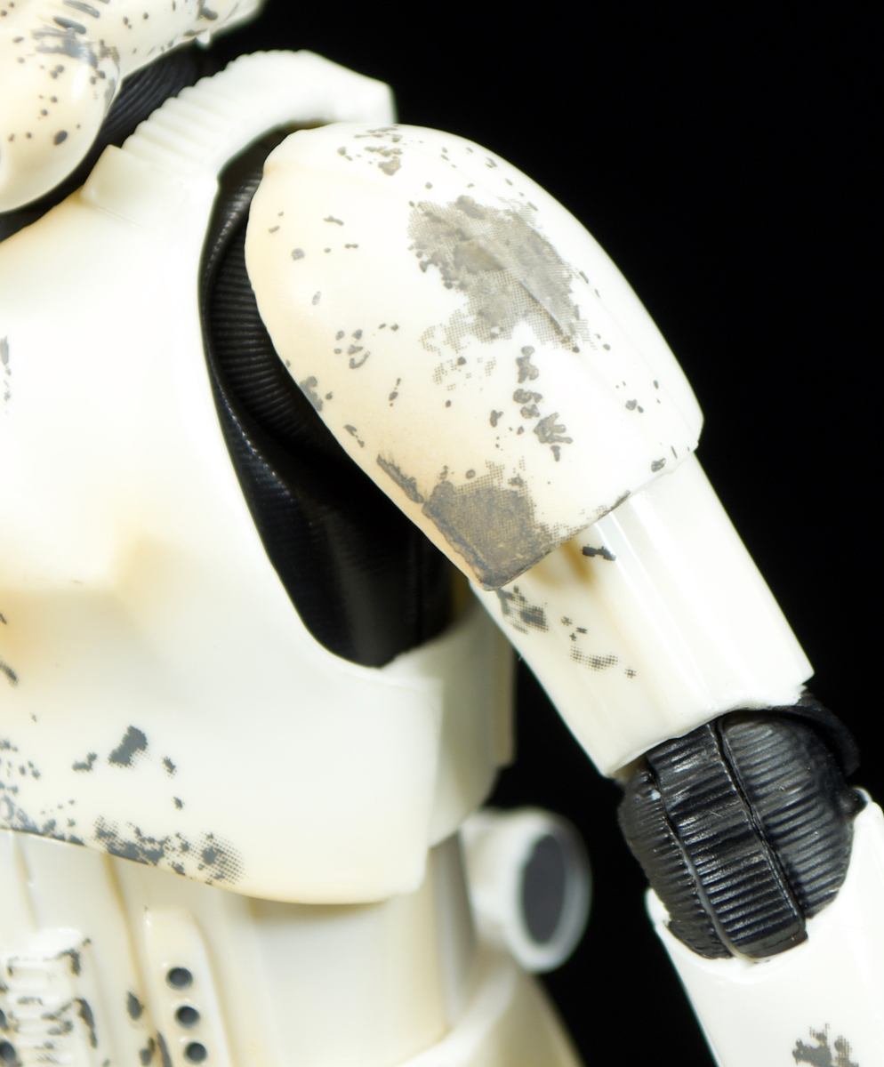 Hasbro-Star-Wars-Black-Series-Mandalorian-Remnant-Stormtrooper-Review-scuff