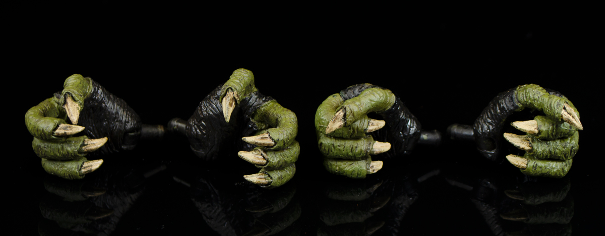 NECA-Teenage-Mutant-Ninja-Turtles-Tokka-Review-hands