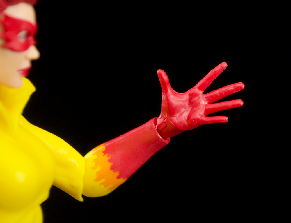 Hasbro-Marvel-Legends-Firestar-Review-open-hand-2