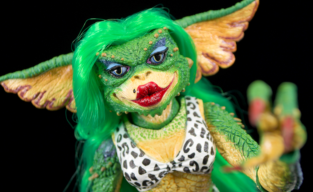 NECA-Gremlins-2-Ultimate-Greta-Review-reach