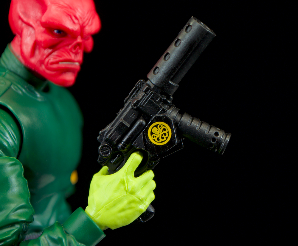 Hasbro-Marvel-Legends-Xemnu-Super-Villains-Red-Skull-Review-gun