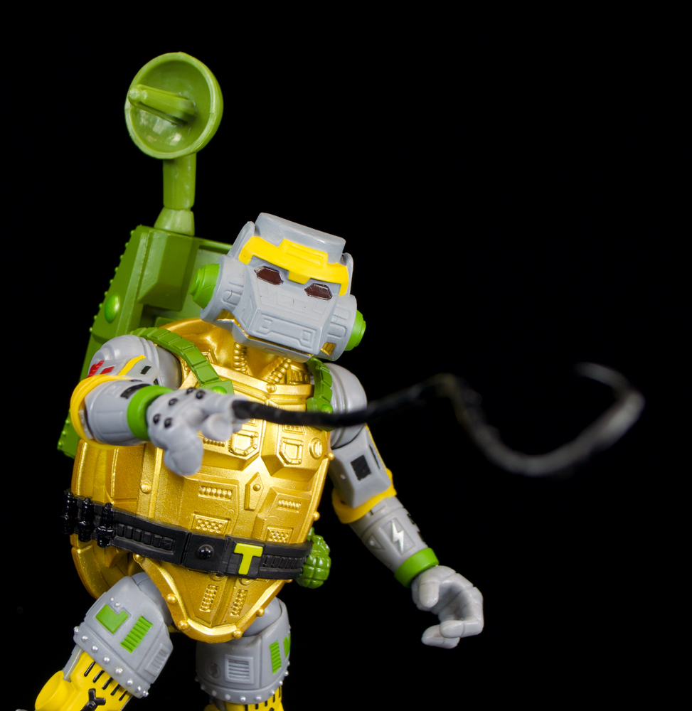 Super7-Teenage-Mutant-Ninja-Turtles-ULTIMATES-Metalhead-Review-whip-action