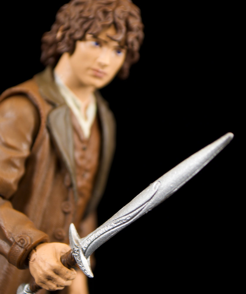Diamond-Select-Lord-of-the-Rings-Frodo-Baggins-Review-sting-2