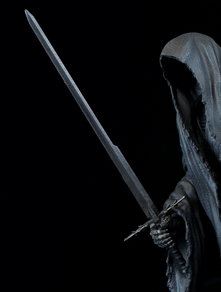 Diamond-Select-Lord-of-the-Rings-Ringwraith-Review-sword-1