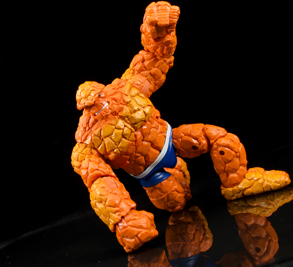 Hasbro-Marvel-Legends-Fantastic-Four-Retro-Series-Thing-Review-ground-punch