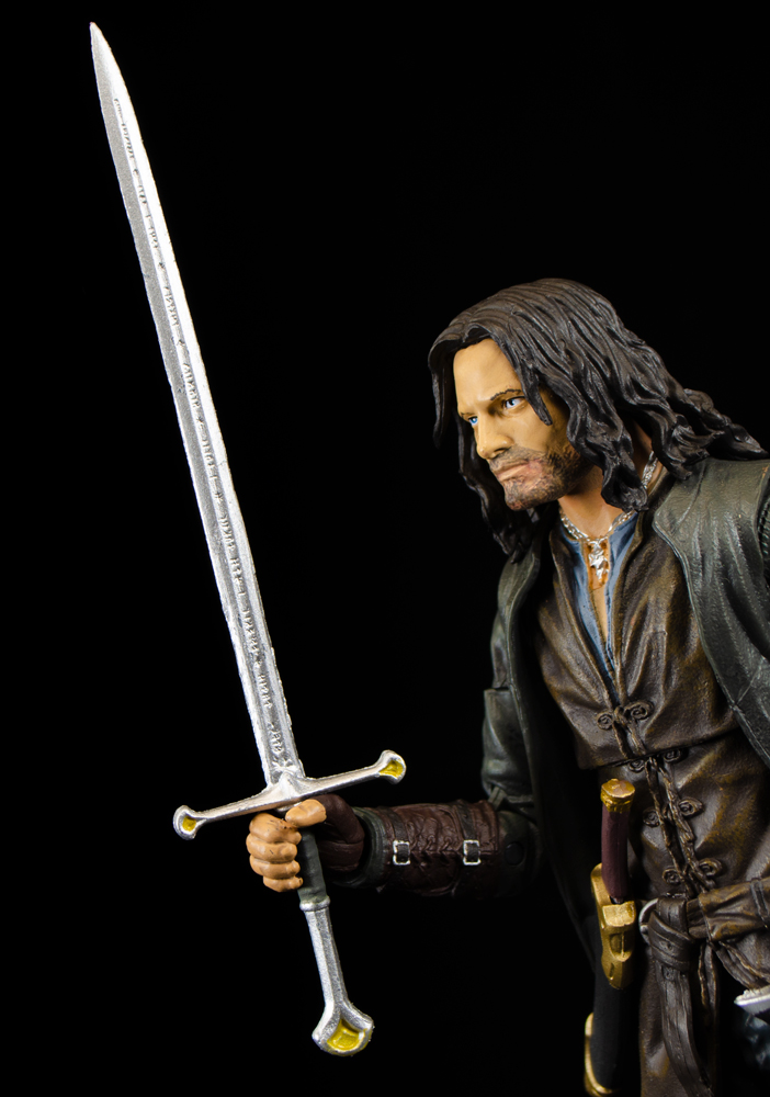 Diamond Select: Lord of the Rings Select Aragorn and Moria Orc Action ...