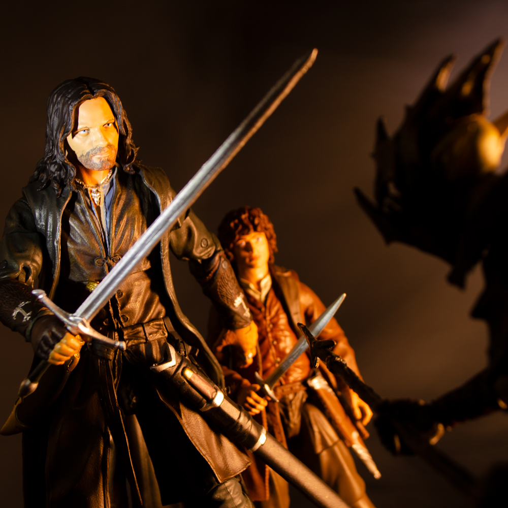 Diamond Select: Lord of the Rings Select Aragorn and Moria Orc Action ...
