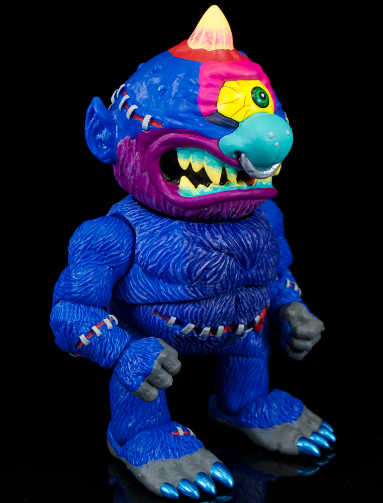 Premium-DNA-Madballs-Horn-Head-MPM-Variant-Action-Figure-Review-turn-1