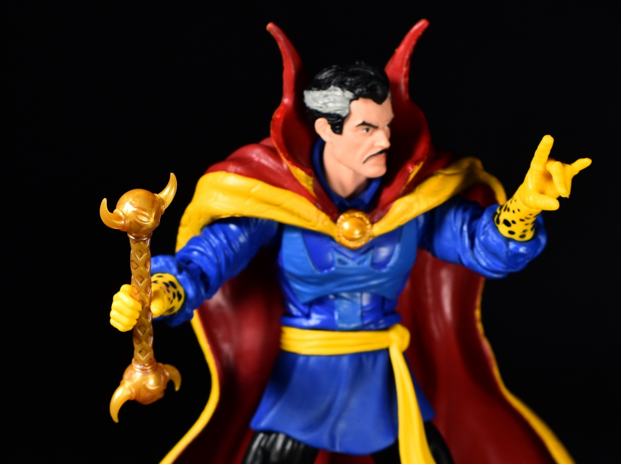 Hasbro: Marvel Legends Walmart Exclusive Classic Doctor Strange Review