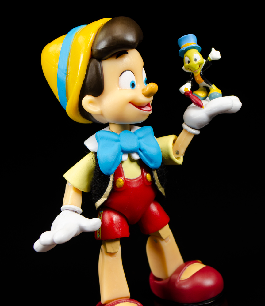 Super7-Disney-ULTIMATES-Pinocchio-Figure-Review-conscience