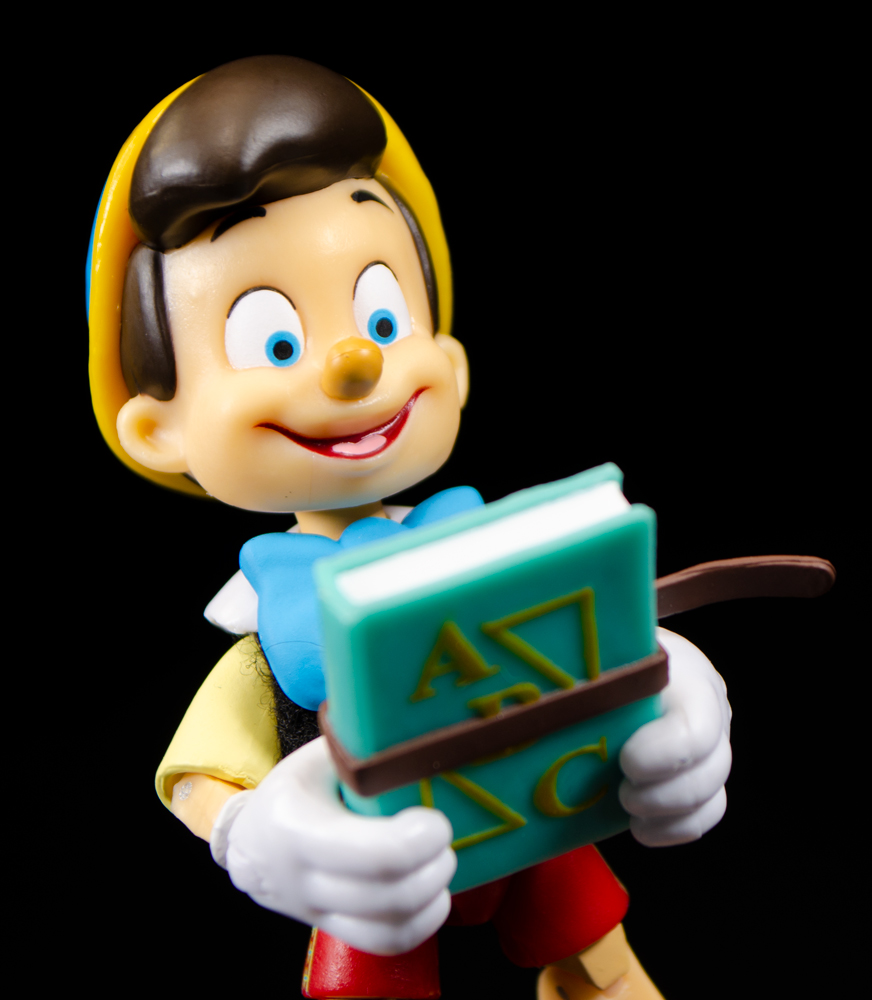 Super7-Disney-ULTIMATES-Pinocchio-Figure-Review-hero-2